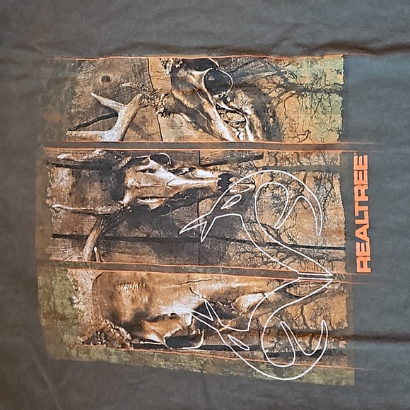 Realtree | Shirts | Realtree Hunting Whitetail Deer Graphic Tshirt ...